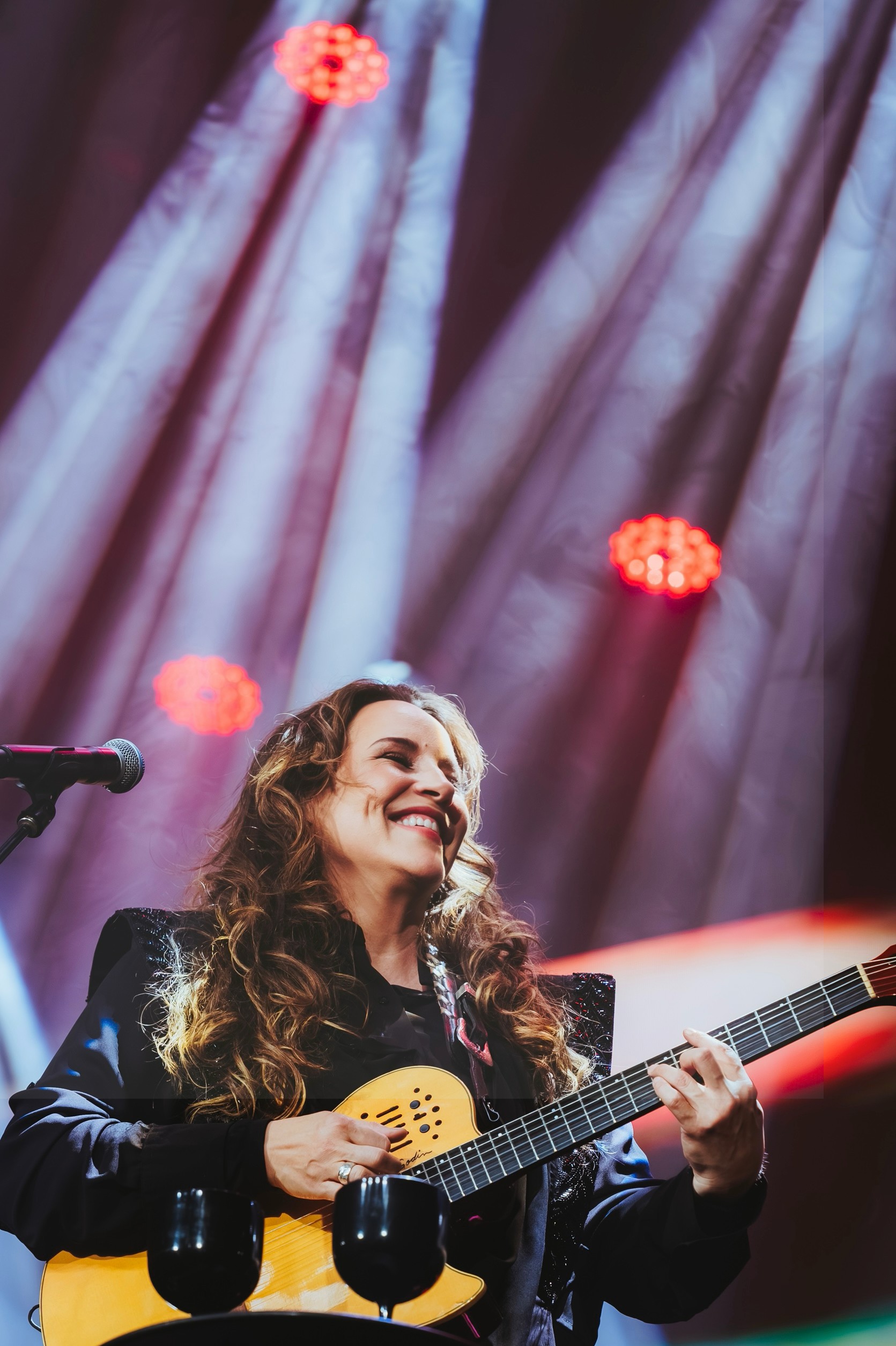 ANA CAROLINA CHEGA AO CENTRO DE CONVENÇÕES ULYSSES, EM 21 DE MARÇO COM ...